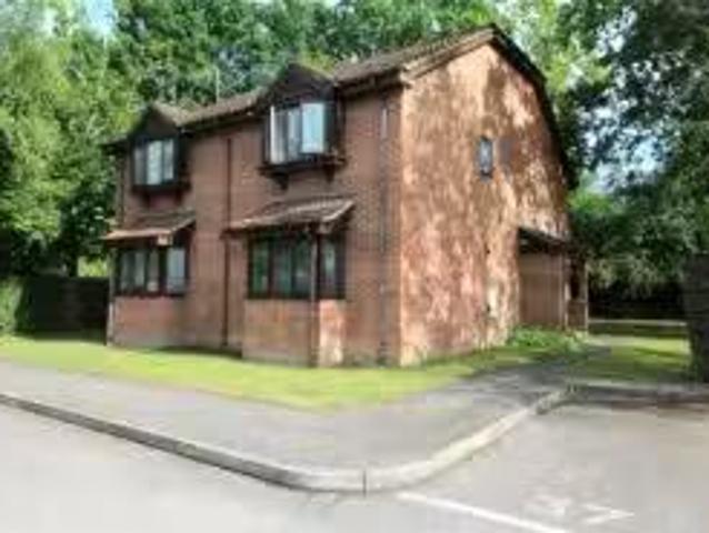 Property & Houses to Rent: St. Michaels Close, Fleet, Hampshire