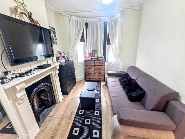 Property in Vernon Road, Stratford, E15:2 room house to let in Vernon Road, Stratford, E15