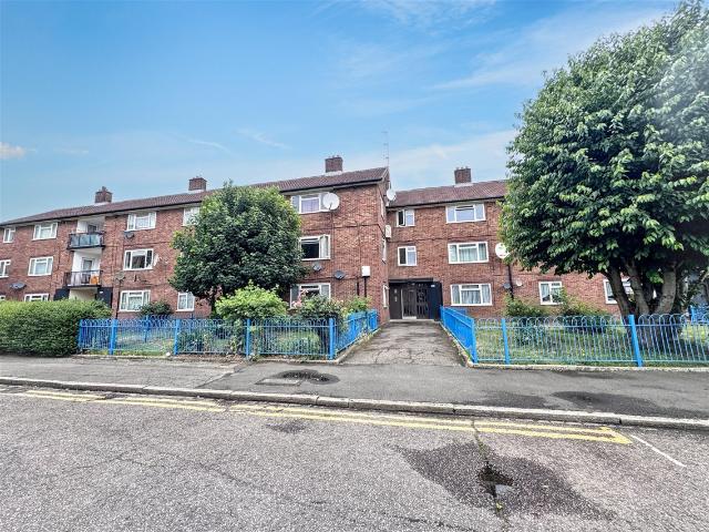 Property in Watford Road, Canning Town, E16:3 room apartment to let in Watford Road, Canning Town, E16