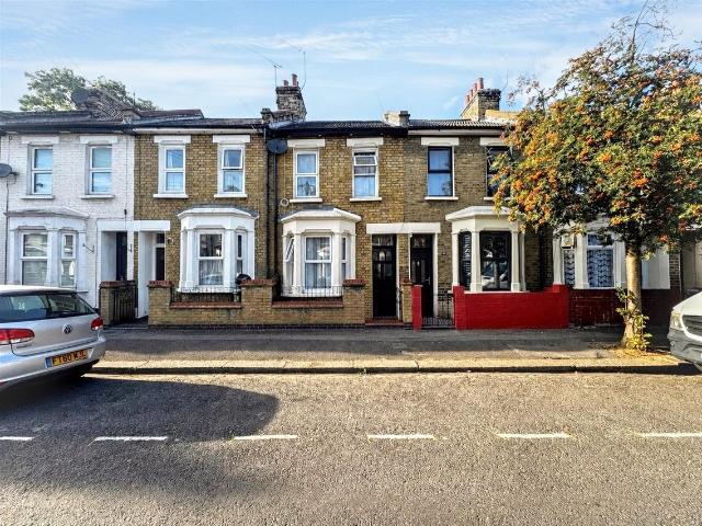 Property in White Road, Stratford, E15:3 room house to let in White Road, Stratford, E15