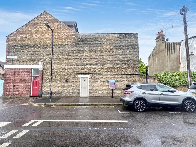Property in Coppermill Lane, Walthamstow, E17:1 room apartment to let in Coppermill Lane, Walthamstow, E17