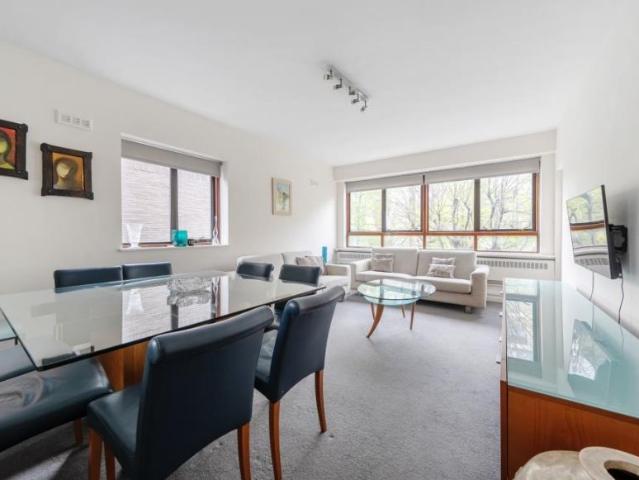 Property in Danes Court, London, NW8 7QR