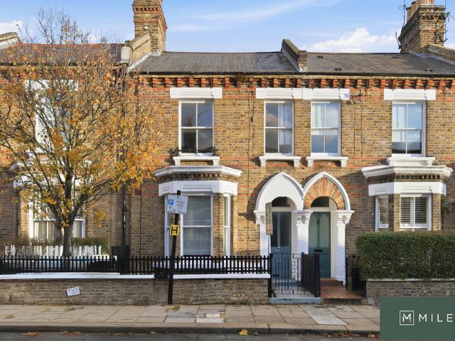 Property in Fifth Avenue, London, W10 4DN