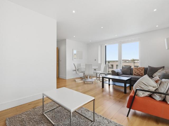 Property in Grove Park, London, NW9 0FE