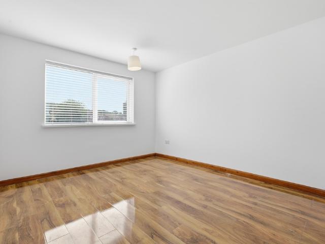 Property in Handcross Road, Luton, LU2 8JL