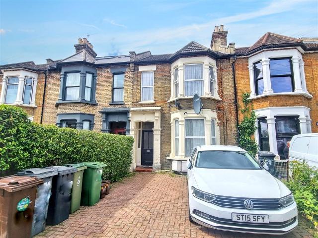 Property in Manor Road, Leyton, E10:2 room apartment to let in Manor Road, Leyton, E10
