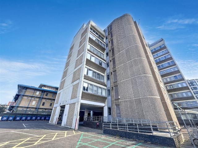 Property in Nabeel House, Barking, IG11:2 room apartment to let in Nabeel House, Barking, IG11