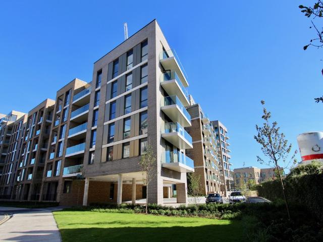 Property in Queenshurst Square, Kingston Upon Thames, KT2