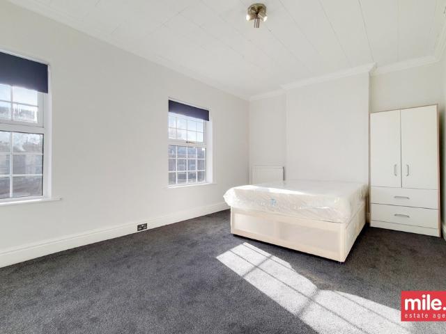 Property in Reginald Street, Luton, LU2 7RB