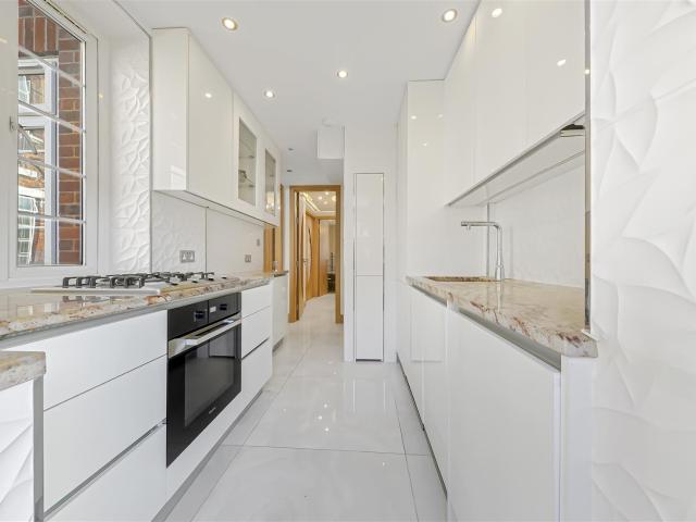 Property in St Johns Wood, NW8 6LB
