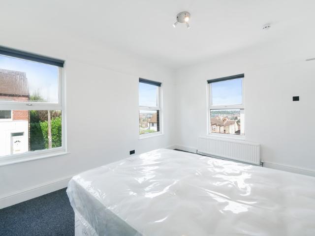 Property in St Pauls Road, Luton, LU1 3RX