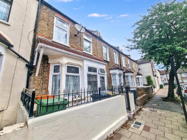 Property in Stock Street, Plaistow, E13:1 room apartment to let in Stock Street, Plaistow, E13