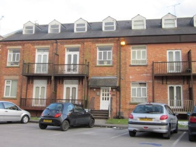 Property Listing Details Just Reduced! Top floor apartment! £550 pcm