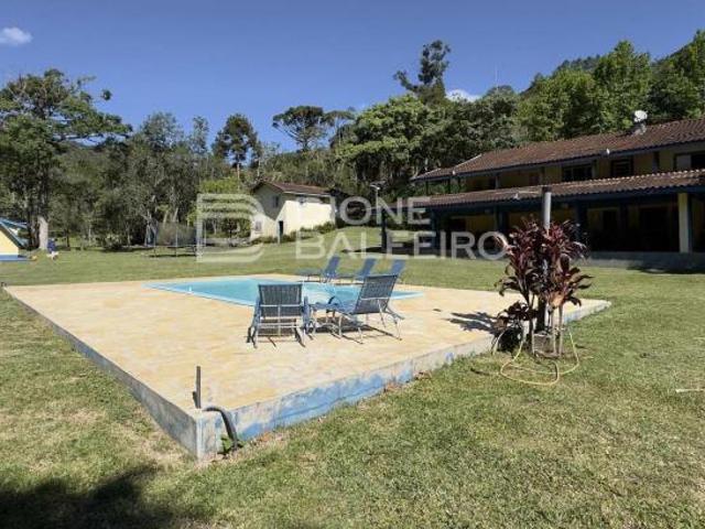 Propriedade completa com água própria, terreno plano e vocação