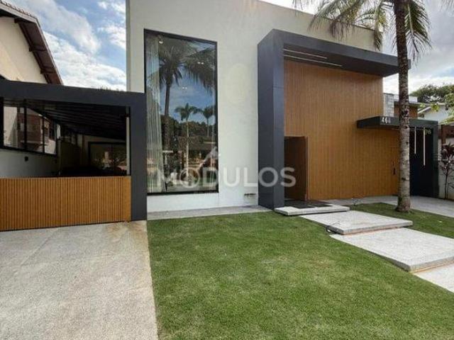 Propriedade em local nobre com 5 suítes à venda, 460 m² por R$ 7.100.000,00