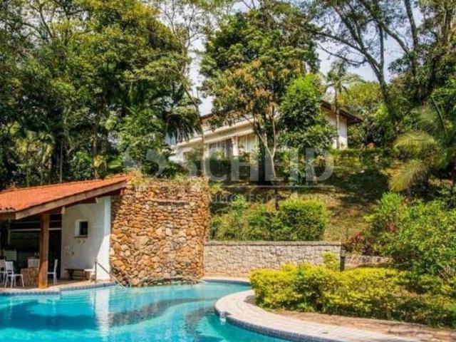 Propriedade na Chácara Flora com área verde ampla e surpreendente