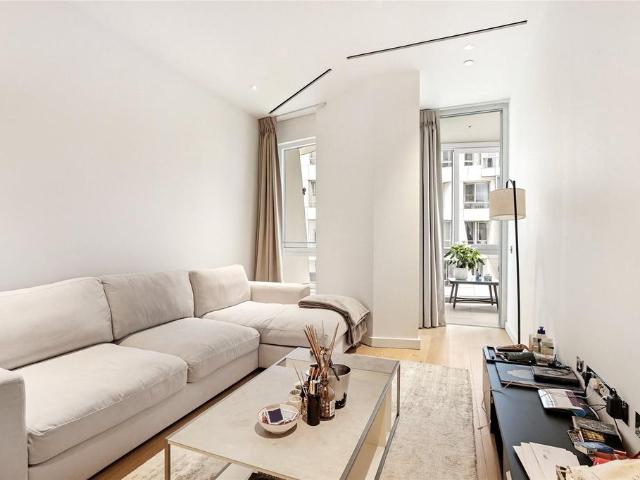 Prospect Way, London, SW11 2 bed apartment to rent £5,625 pcm £1,298 pw