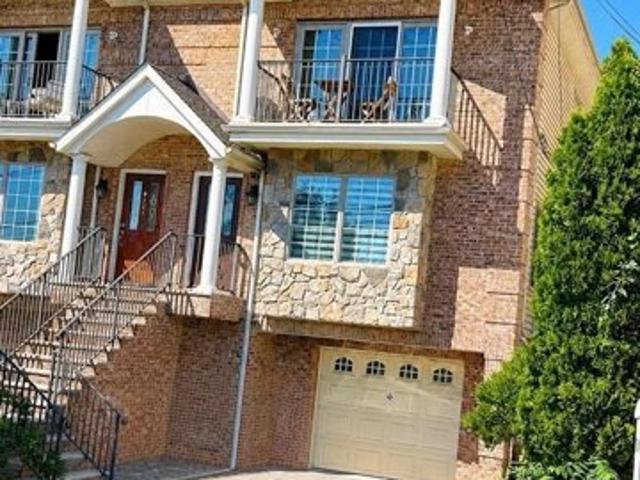 Prospect Ave Unit B, Fairview, Home For Sale