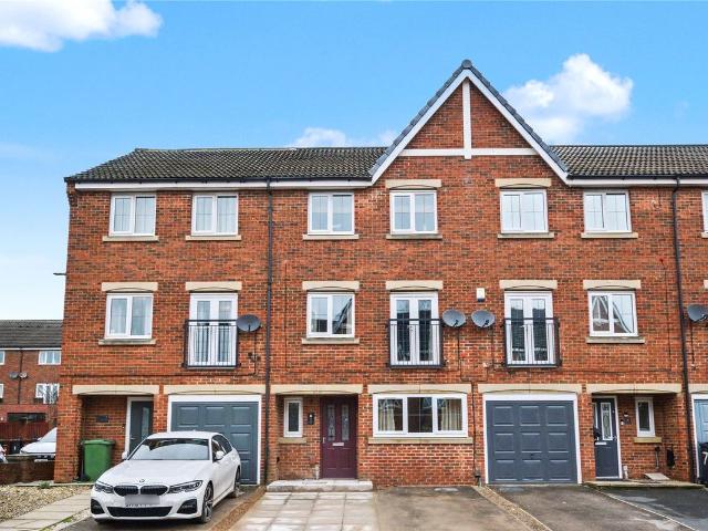 Prospect Mews, Morley, Leeds LS27, 4 bed town house to rent, £1,500 pcm | PrimeLocation