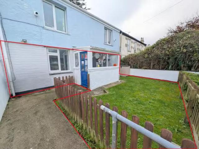 Prospect Place, Hayle, Cornwall, TR27. 2 bed flat for sale £.