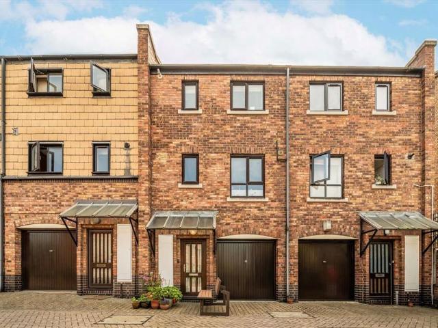 Prospect Place, London E1W 3 bed semi detached house to rent £3,700 pcm £854 pw