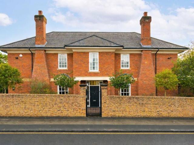 Prospect Place, London SW20 5 bed detached house to rent £20,000 pcm £4,615 pw