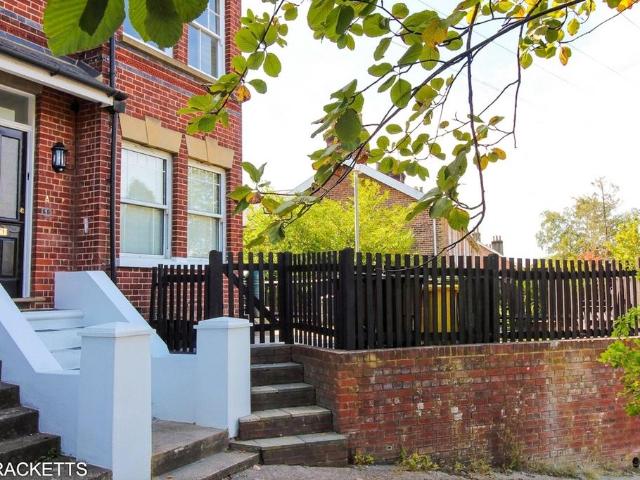 Prospect Road, Tunbridge Wells, TN2 3 bed maisonette to rent £2,500 pcm £577 pw