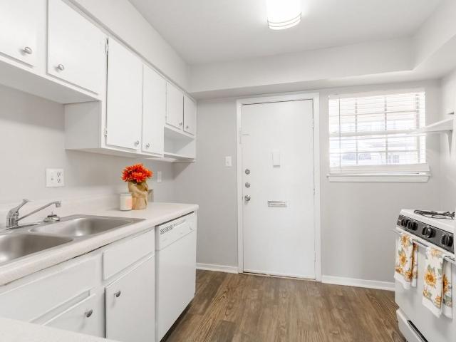 Prosper Riverdale 1 Bedroom Apartment for Rent at 2100 Rebsamen Park Rd, Little Rock, AR 72202