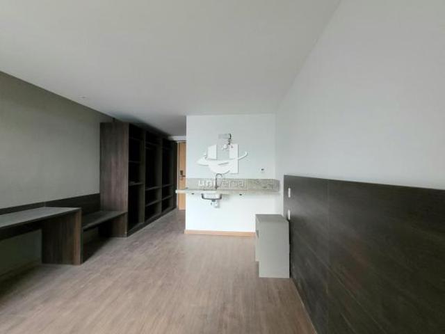 Praticidade e conveniência em um studio planejado com vaga de garagem ao lado da
