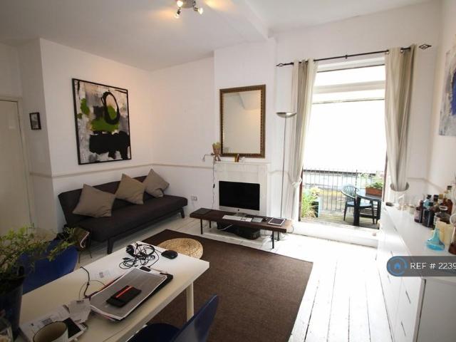 Pratt Mews, London, NW1 1 bed flat to rent £1,750 pcm £404 pw