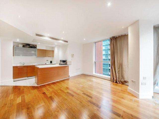 Praed Street, London, W2 3 bed apartment to rent £4,000 pcm £923 pw