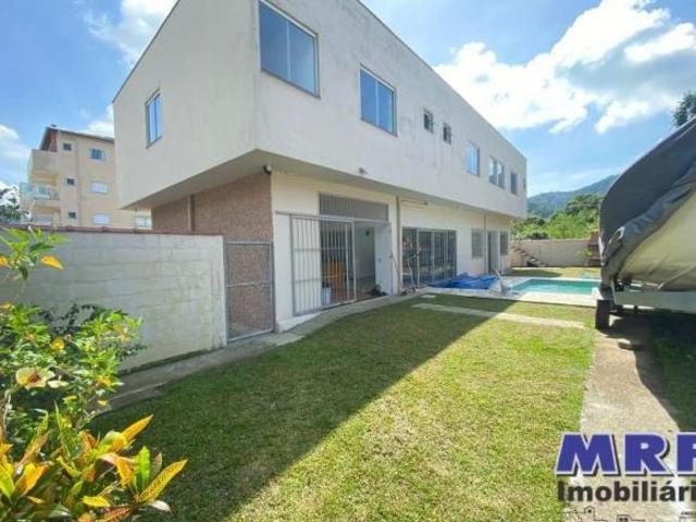 Praia da Lagoinha em Ubatuba. Casa com 6 Flats à venda. Ideal para locações