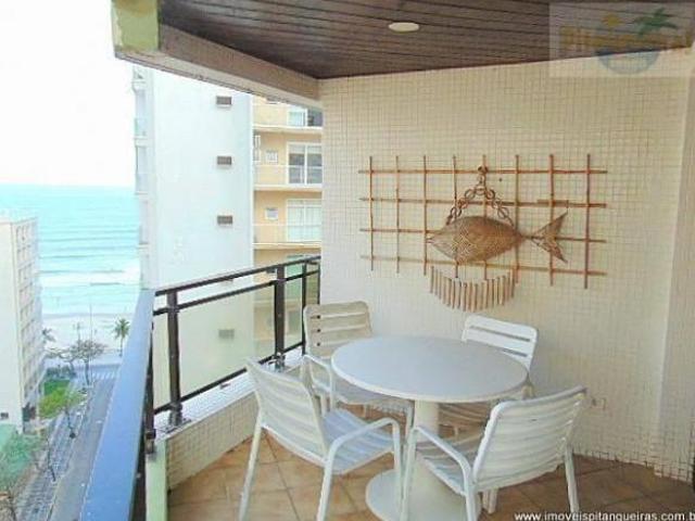 Praia das Pitangueiras Alto padrão Uma quadra da praia