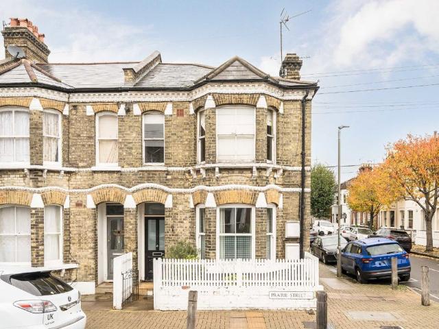 Prairie Street, Battersea SW8, 2 bed flat to rent, £2,700 pcm | PrimeLocation