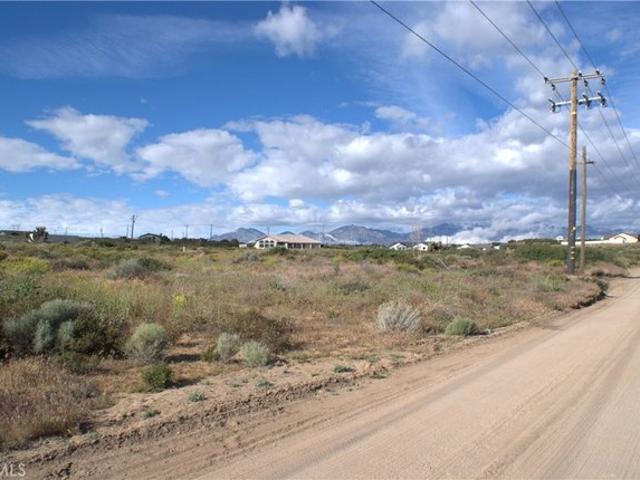 Prairie Trl, Oak Hills, CA 92344