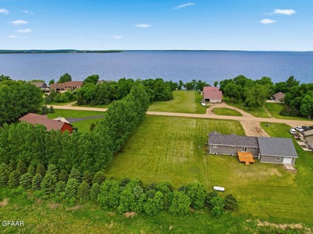 Prairiewood Ln, Devils Lake, ND 58381