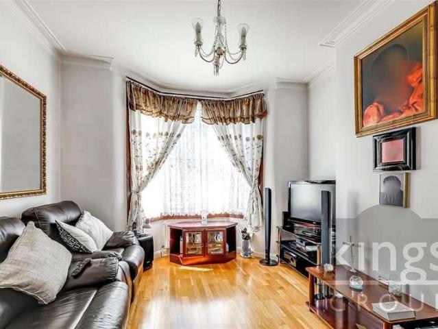 Pretoria Road North, Edmonton, N18