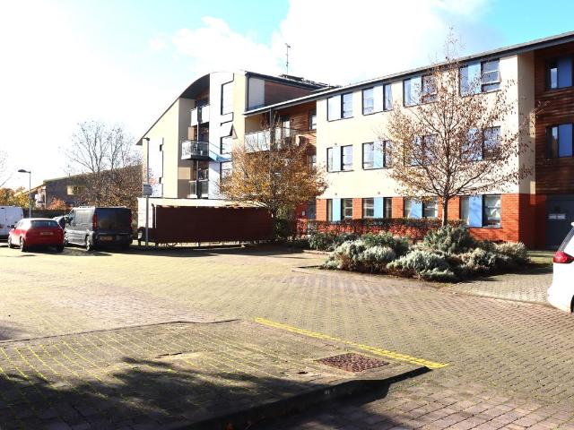 Pretoria Road, Chertsey KT16, 1 bed flat to rent, £1,200 pcm | PrimeLocation