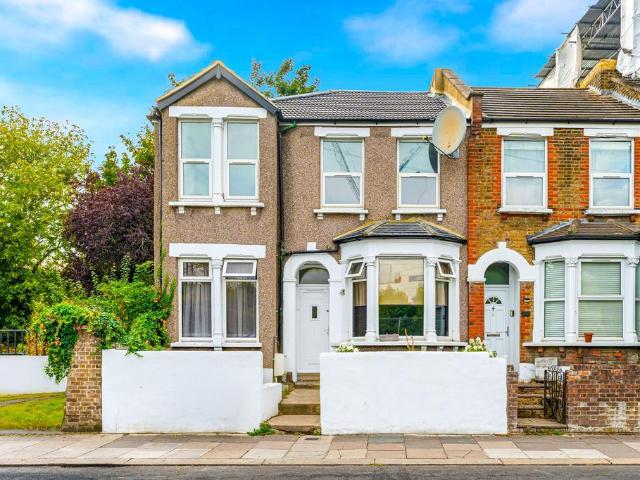 Pretoria Road, Tottenham, N17 3 bed flat to rent £2,250 pcm £519 pw