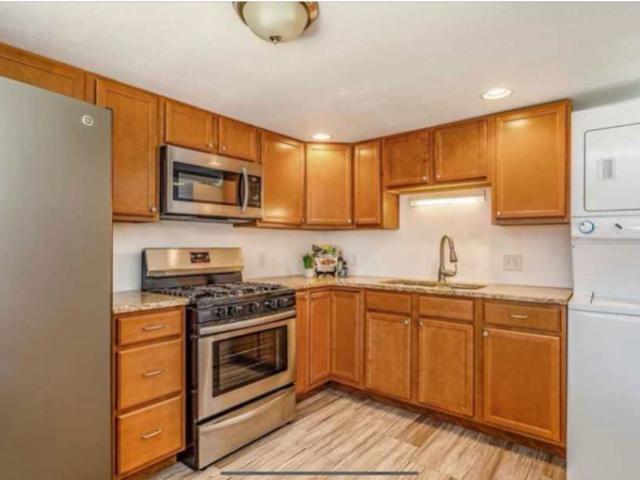Pretty Carriage House in a Great Location