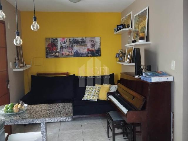 Previdenciários/JF – Apartamento 2/4 com planejados, 1 vaga coberta