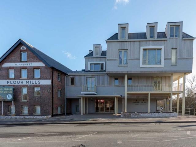 Prewetts Mill, Mill Bay Lane, Horsham RH12, 2 bed flat to rent, £1,550 pcm | PrimeLocation