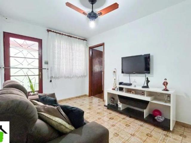 Preço de Ocasião! Belíssima Casa 02 Dormitórios + 01 W.C. + Incrível Varanda + 02 Vagas Garagem, SP