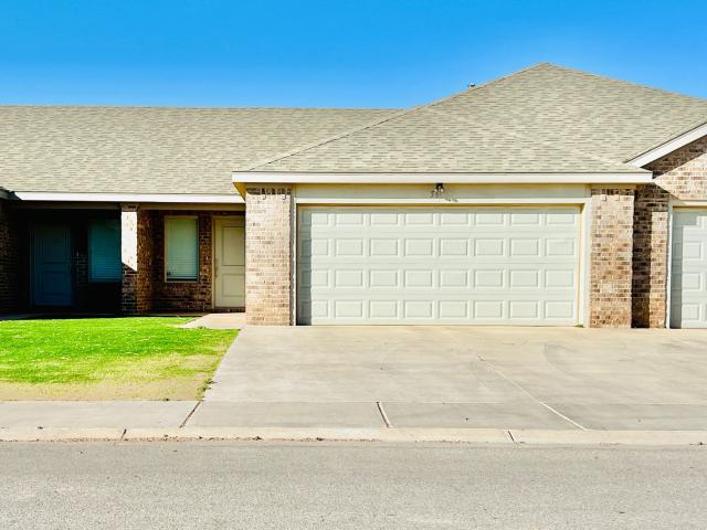 PRE LEASING FOR JUNE OR JULY! Spacious 3 Bedroom Townhouse Near Texas Tech