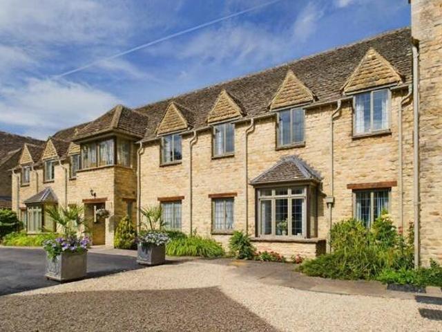 Prebendal Court, Station Road, 2 Bedroom Apartment