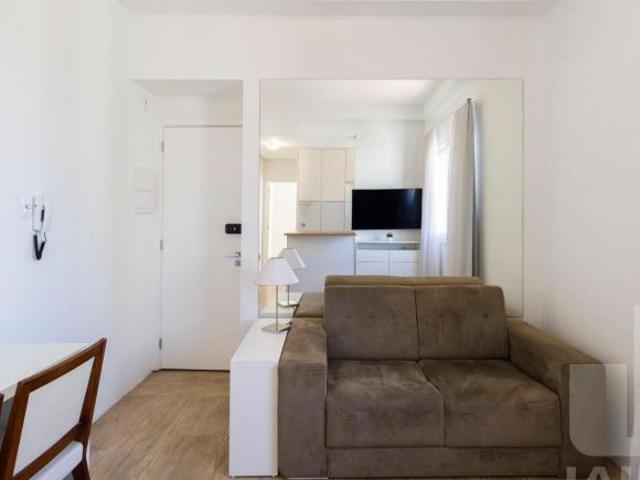 Apartamento charmoso e mobiliado em prédio residencial integrado a um comercial