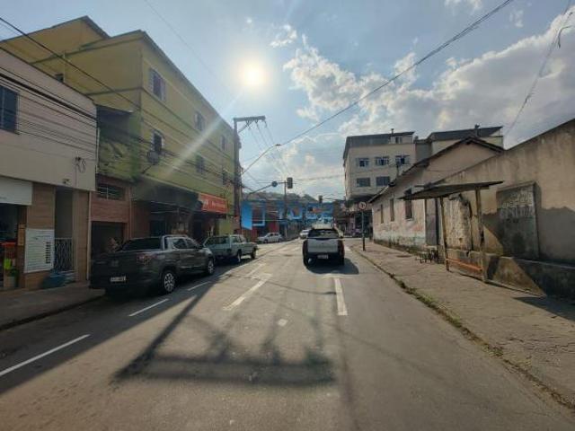Prédio com lojas e apartamentos para venda em Santa Luzia Juiz de