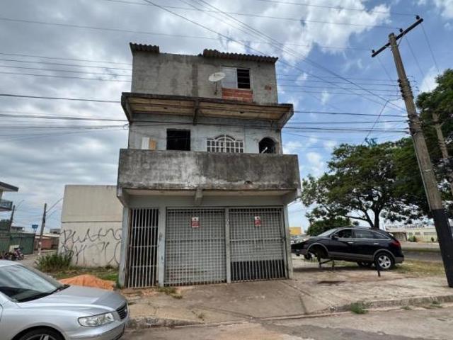 Prédio com 02 apartamentos e 01 loja comercial, qd 602 recanto das emas Df