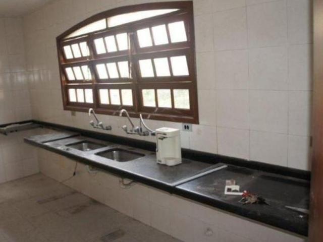 Predio com 4 Casas mais uma area livre de 6 por 19 metros