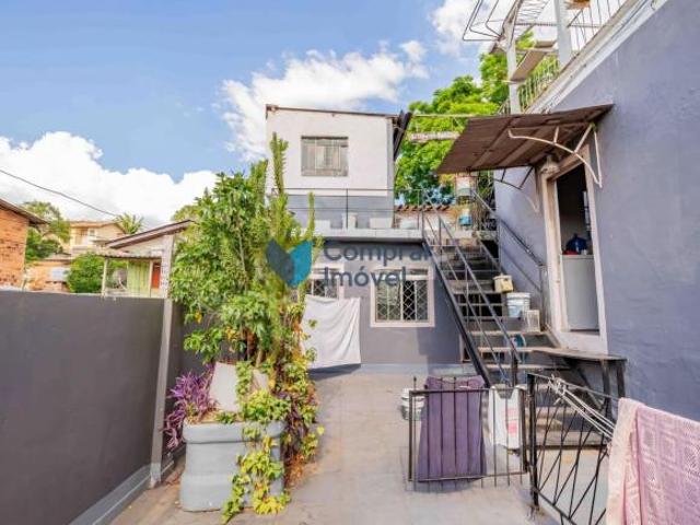 Prédio com 4 apartamentos de 2 dormitórios